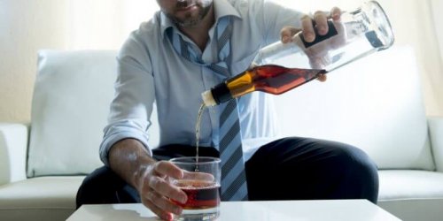 6 signes d'addiction à l'alcool - Améliore ta Santé