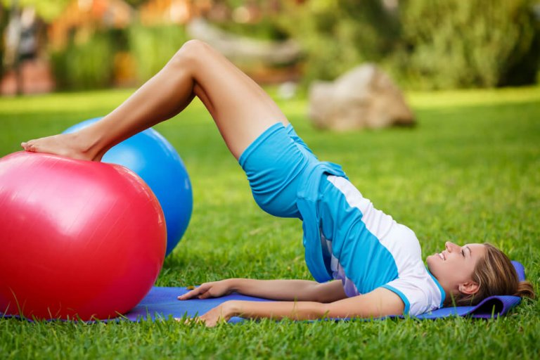 Routine avec un ballon d'exercice - Améliore ta Santé